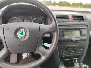 Grey Skoda Octavia 2005 in Marijampole, with an engine capacity of 1.60 L and mileage of 184 thousand km for 1950 €, photo 11 on AUTOMOTO.COM.LV