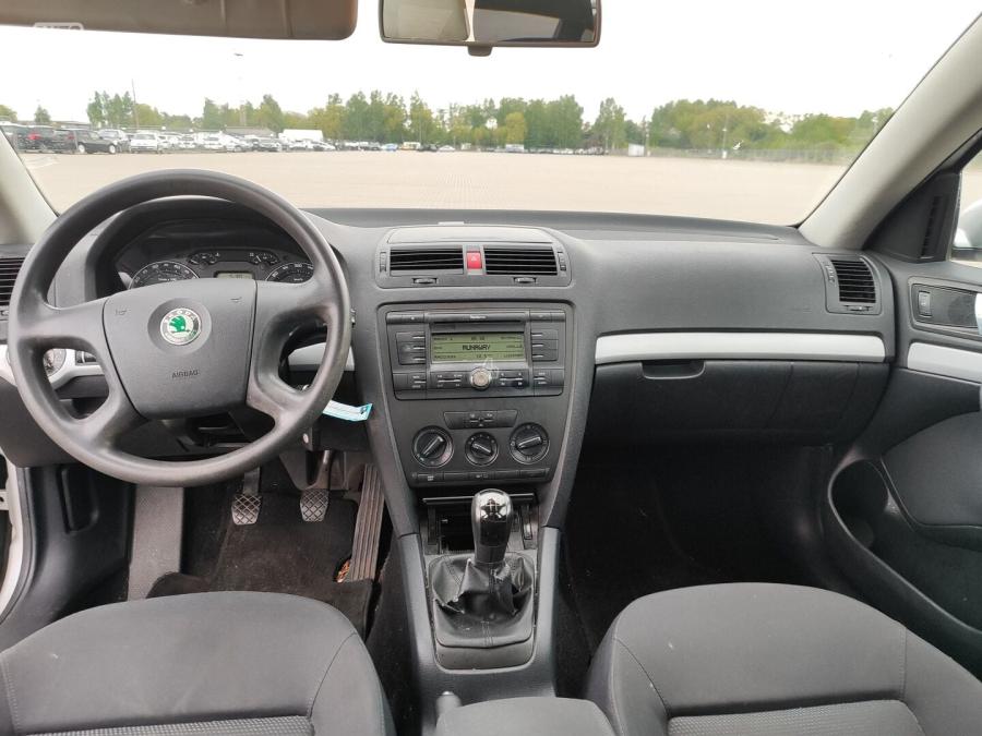 Grey Skoda Octavia 2005 in Marijampole, with an engine capacity of 1.60 L and mileage of 184 thousand km for 1950 €, photo 12 on AUTOMOTO.COM.LV