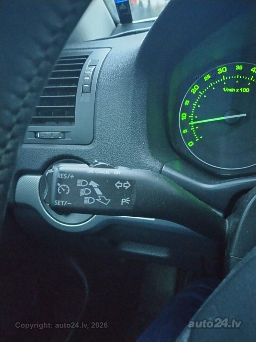 Grey Skoda Octavia 2005 in Voru, with an engine capacity of 1.60 L and mileage of 293 thousand km for 850 €, photo 12 on AUTOMOTO.COM.LV