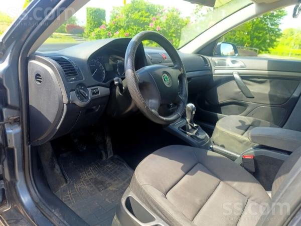 Grey Skoda Octavia 2005 in Liepaja, with an engine capacity of 1.60 L and mileage of 347 thousand km for 980 €, photo 4 on AUTOMOTO.COM.LV