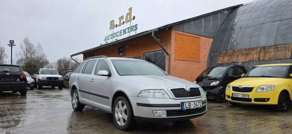 Pelēks Skoda Octavia 2005 Valmiera, ar dzinēja tilpumu 2.00 L un nobraukumu 251 tūkst. km par 1500 €, foto 1 vietnē AUTOMOTO.COM.LV