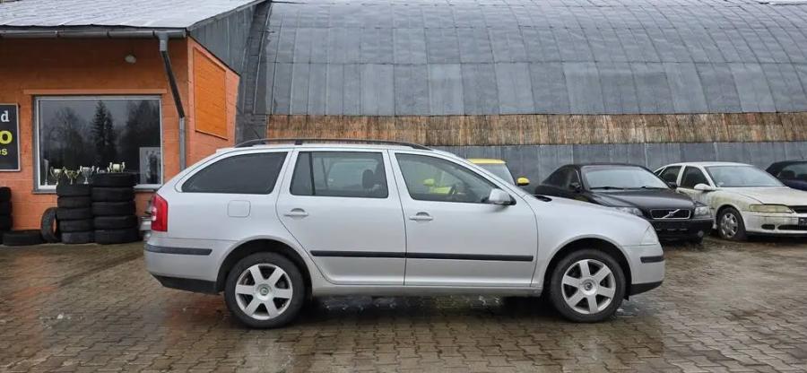 Pelēks Skoda Octavia 2005 Valmiera, ar dzinēja tilpumu 2.00 L un nobraukumu 251 tūkst. km par 1500 €, foto 3 vietnē AUTOMOTO.COM.LV