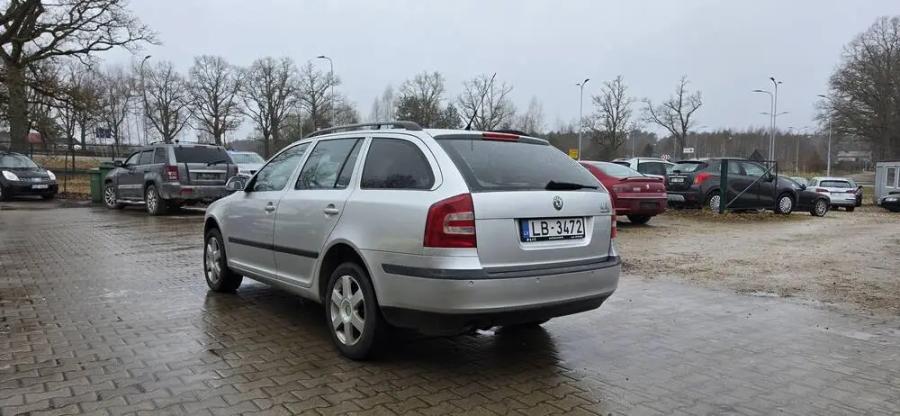 Pelēks Skoda Octavia 2005 Valmiera, ar dzinēja tilpumu 2.00 L un nobraukumu 251 tūkst. km par 1500 €, foto 5 vietnē AUTOMOTO.COM.LV