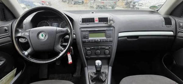 Pelēks Skoda Octavia 2005 Valmiera, ar dzinēja tilpumu 2.00 L un nobraukumu 251 tūkst. km par 1500 €, foto 7 vietnē AUTOMOTO.COM.LV