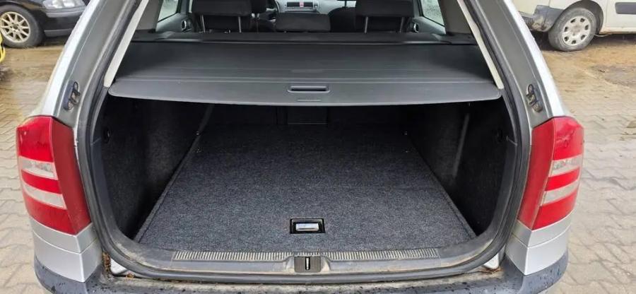 Pelēks Skoda Octavia 2005 Valmiera, ar dzinēja tilpumu 2.00 L un nobraukumu 251 tūkst. km par 1500 €, foto 11 vietnē AUTOMOTO.COM.LV