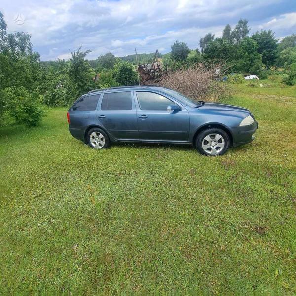 Pelēks Skoda Octavia 2005 Viļņa, ar dzinēja tilpumu 1.90 L un nobraukumu 404 tūkst. km par 1300 €, foto 1 vietnē AUTOMOTO.COM.LV