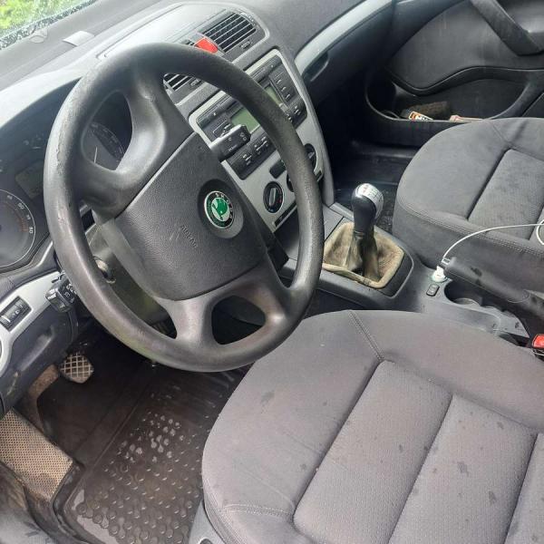 Pelēks Skoda Octavia 2005 Viļņa, ar dzinēja tilpumu 1.90 L un nobraukumu 404 tūkst. km par 1300 €, foto 8 vietnē AUTOMOTO.COM.LV