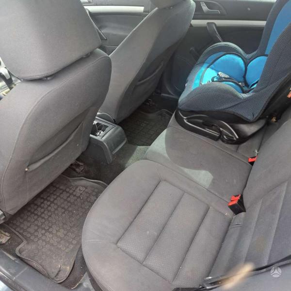 Pelēks Skoda Octavia 2005 Viļņa, ar dzinēja tilpumu 1.90 L un nobraukumu 404 tūkst. km par 1300 €, foto 9 vietnē AUTOMOTO.COM.LV