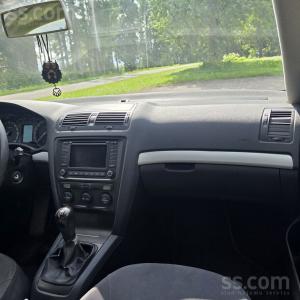 Grey Skoda Octavia 2005 in Valka, with an engine capacity of 2.00 L and mileage of 382 thousand km for 2700 €, photo 12 on AUTOMOTO.COM.LV