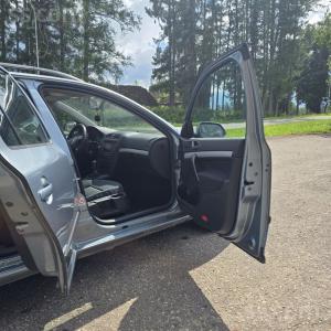 Grey Skoda Octavia 2005 in Valka, with an engine capacity of 2.00 L and mileage of 382 thousand km for 2700 €, photo 17 on AUTOMOTO.COM.LV
