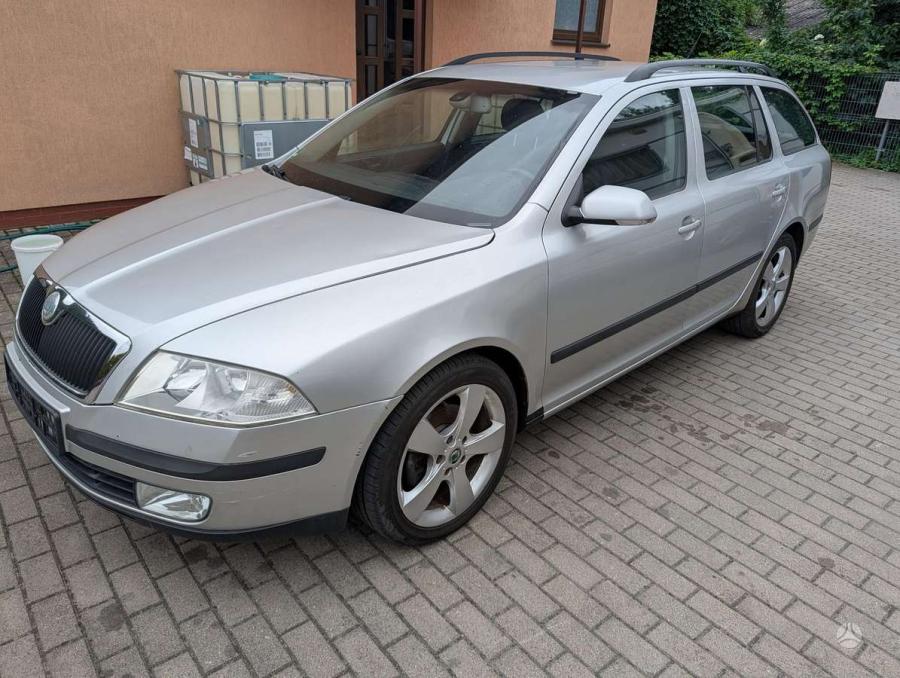 Grey Skoda Octavia 2005 in Vilkaviskis, with an engine capacity of 1.97 L and mileage of 196 thousand km for 1350 €, photo 4 on AUTOMOTO.COM.LV