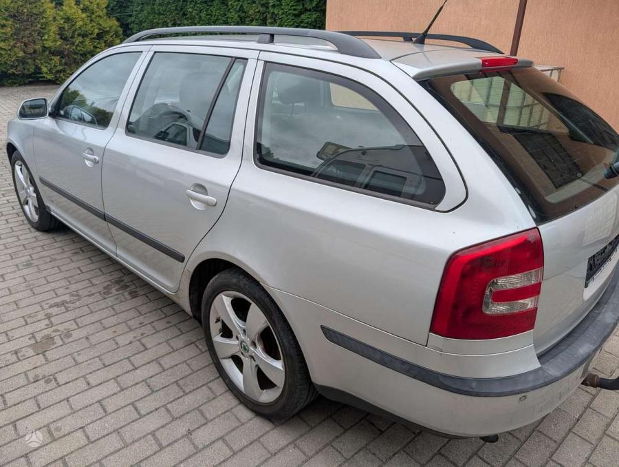 Grey Skoda Octavia 2005 in Vilkaviskis, with an engine capacity of 1.97 L and mileage of 196 thousand km for 1350 €, photo 5 on AUTOMOTO.COM.LV