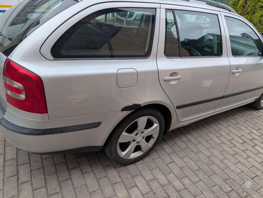 Grey Skoda Octavia 2005 in Vilkaviskis, with an engine capacity of 1.97 L and mileage of 196 thousand km for 1350 €, photo 7 on AUTOMOTO.COM.LV