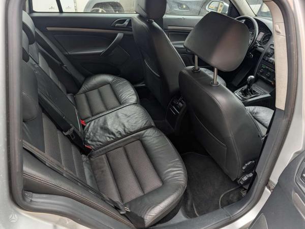 Grey Skoda Octavia 2005 in Vilkaviskis, with an engine capacity of 1.97 L and mileage of 196 thousand km for 1350 €, photo 9 on AUTOMOTO.COM.LV
