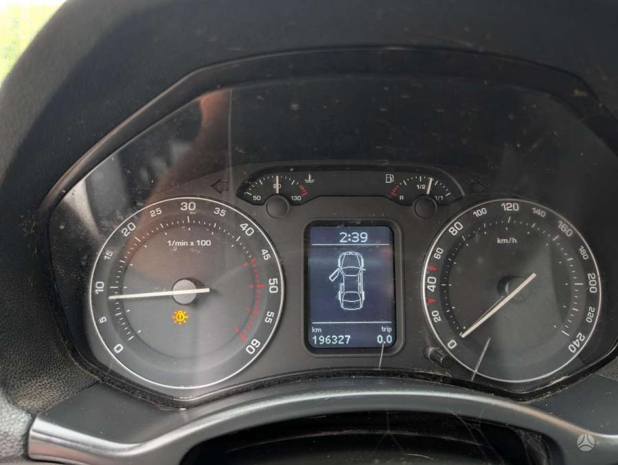 Grey Skoda Octavia 2005 in Vilkaviskis, with an engine capacity of 1.97 L and mileage of 196 thousand km for 1350 €, photo 14 on AUTOMOTO.COM.LV