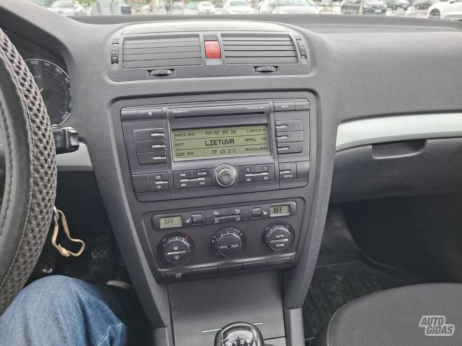 Pelēks Skoda Octavia 2006 Viļņa, ar dzinēja tilpumu 2.00 L un nobraukumu 328 tūkst. km par 1150 €, foto 5 vietnē AUTOMOTO.COM.LV