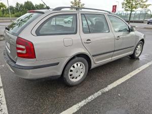 Pelēks Skoda Octavia 2006 Viļņa, ar dzinēja tilpumu 2.00 L un nobraukumu 328 tūkst. km par 1150 €, foto 7 vietnē AUTOMOTO.COM.LV