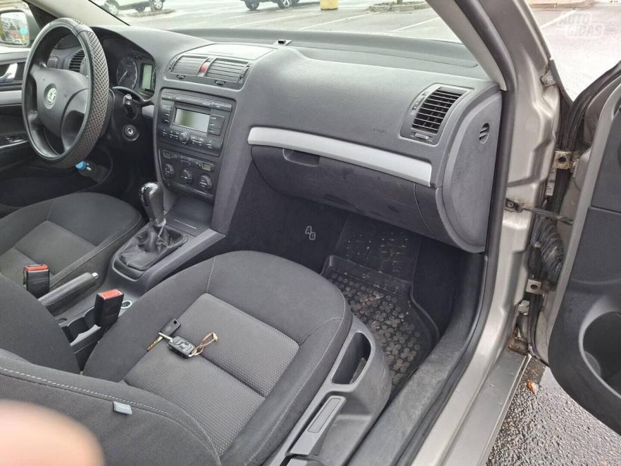 Pelēks Skoda Octavia 2006 Viļņa, ar dzinēja tilpumu 2.00 L un nobraukumu 328 tūkst. km par 1150 €, foto 12 vietnē AUTOMOTO.COM.LV