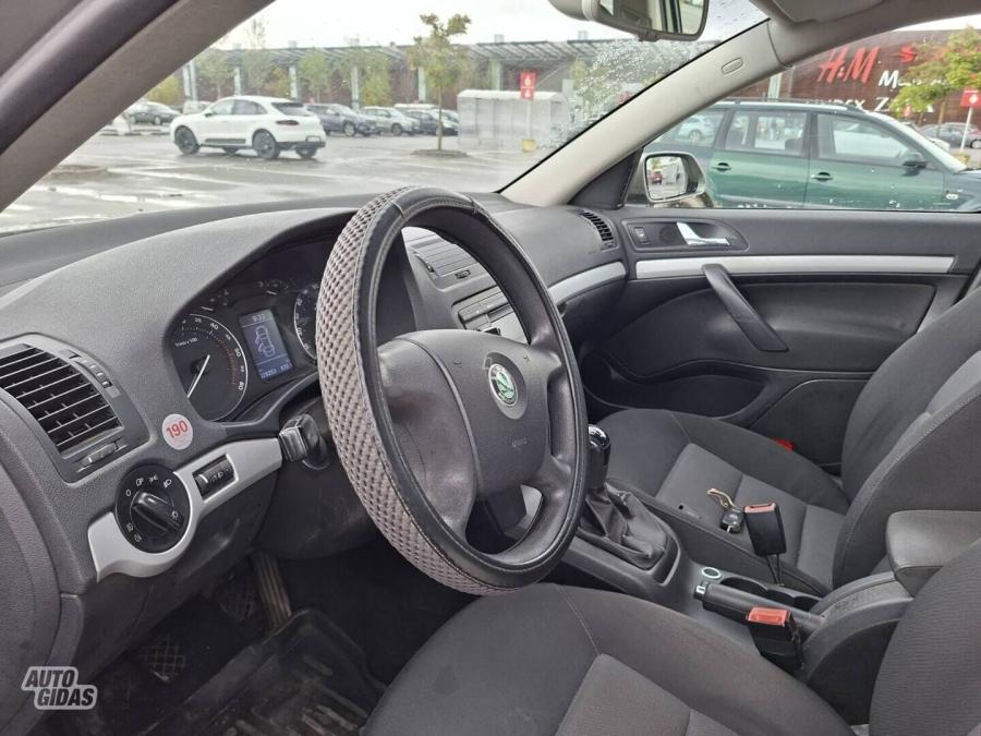 Pelēks Skoda Octavia 2006 Viļņa, ar dzinēja tilpumu 2.00 L un nobraukumu 328 tūkst. km par 1150 €, foto 15 vietnē AUTOMOTO.COM.LV