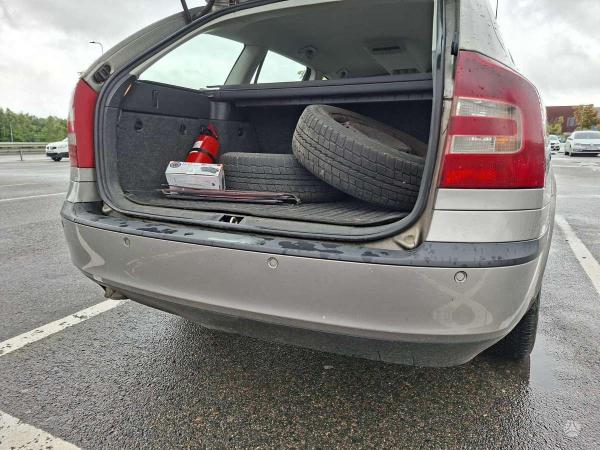 Pelēks Skoda Octavia 2006 Viļņa, ar dzinēja tilpumu 1.97 L un nobraukumu 328 tūkst. km par 1150 €, foto 6 vietnē AUTOMOTO.COM.LV