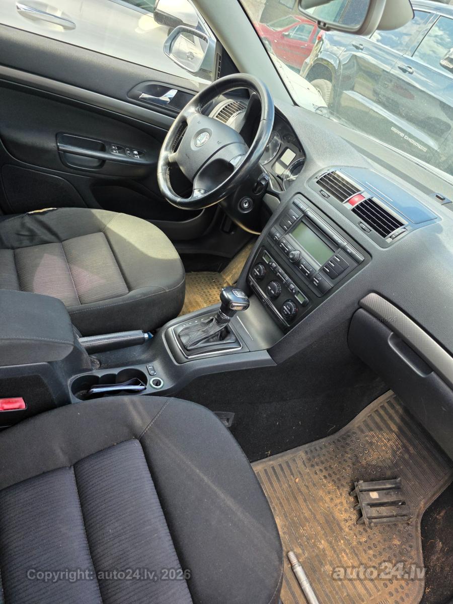 Pelēks Skoda Octavia 2006 Tartu, ar dzinēja tilpumu 2.00 L un nobraukumu 387 tūkst. km par 750 €, foto 4 vietnē AUTOMOTO.COM.LV