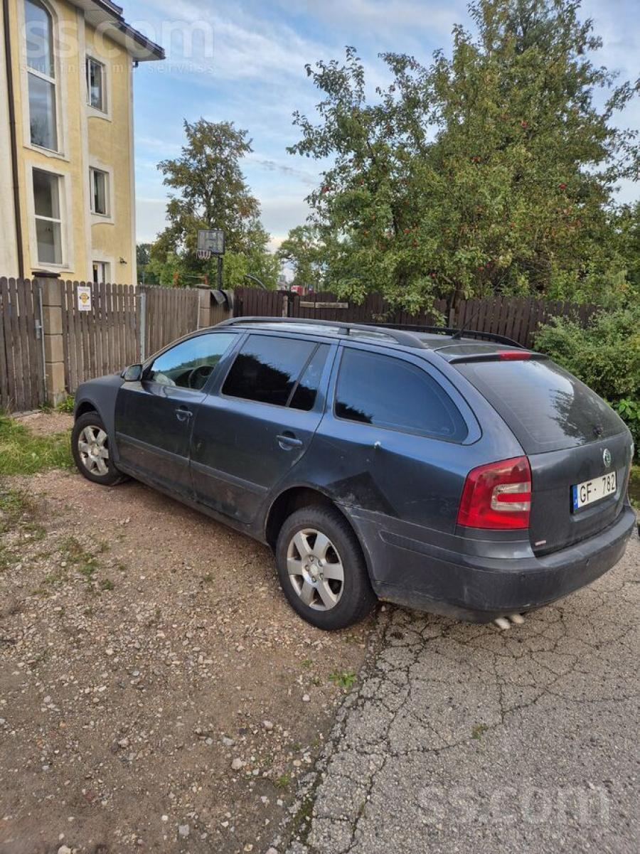 Pelēks Skoda Octavia 2006 Jelgava, ar dzinēja tilpumu 2.00 L un nobraukumu 350 tūkst. km par 400 €, foto 4 vietnē AUTOMOTO.COM.LV