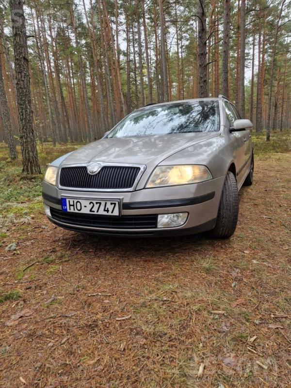 Skoda Octavia 2006 in Riga on AUTOMOTO.COM.LV Grey Skoda Octavia 2006 in Riga, with an engine capacity of 1.90 L and mileage of 346 thousand km for 1500 €, photo 3 on AUTOMOTO.COM.LV