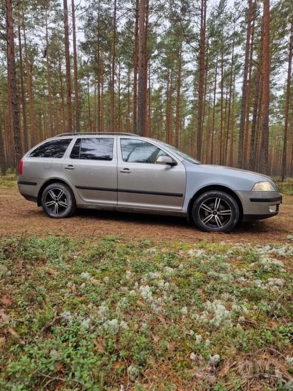 Skoda Octavia 2006 in Riga on AUTOMOTO.COM.LV Grey Skoda Octavia 2006 in Riga, with an engine capacity of 1.90 L and mileage of 346 thousand km for 1500 €, photo 4 on AUTOMOTO.COM.LV