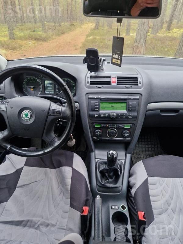 Pelēks Skoda Octavia 2006 Rīga, ar dzinēja tilpumu 1.90 L un nobraukumu 346 tūkst. km par 1200 €, foto 8 vietnē AUTOMOTO.COM.LV
