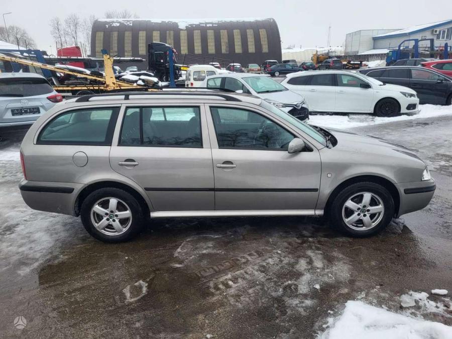 Grey Skoda Octavia 2007 in Marijampole, with an engine capacity of 1.60 L and mileage of 140 thousand km for 1999 €, photo 2 on AUTOMOTO.COM.LV