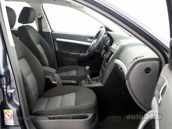 Pelēks Skoda Octavia 2007 Tallina, ar dzinēja tilpumu 1.60 L un nobraukumu 253 tūkst. km par 1499 €, foto 6 vietnē AUTOMOTO.COM.LV