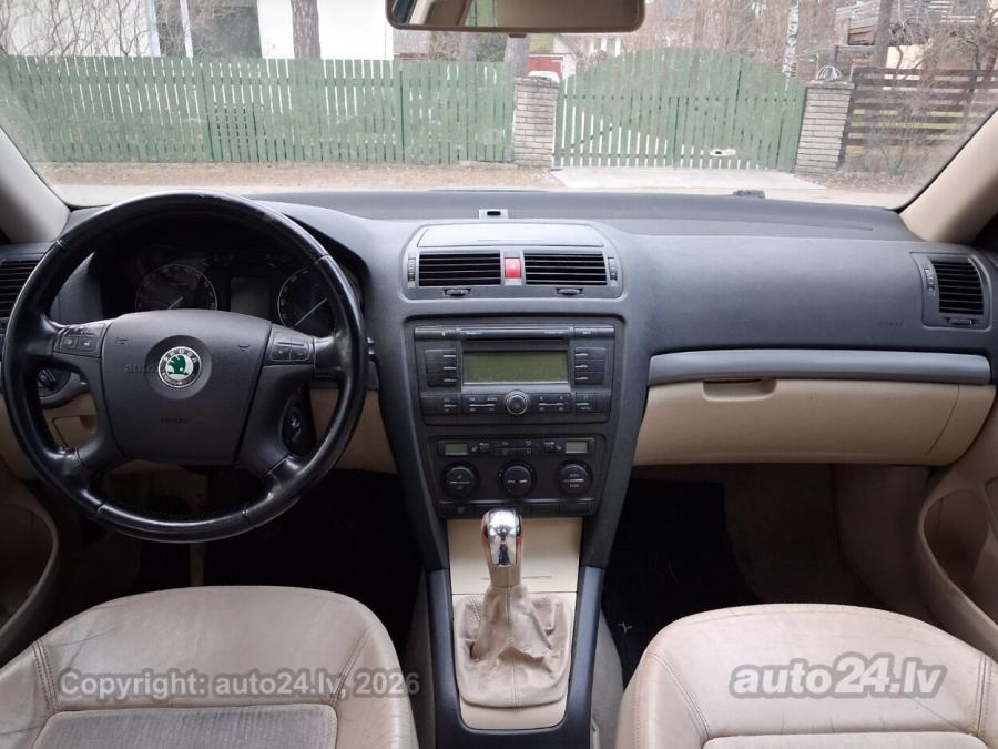 Pelēks Skoda Octavia 2007 Tallina, ar dzinēja tilpumu 1.60 L un nobraukumu 240 tūkst. km par 500 €, foto 5 vietnē AUTOMOTO.COM.LV