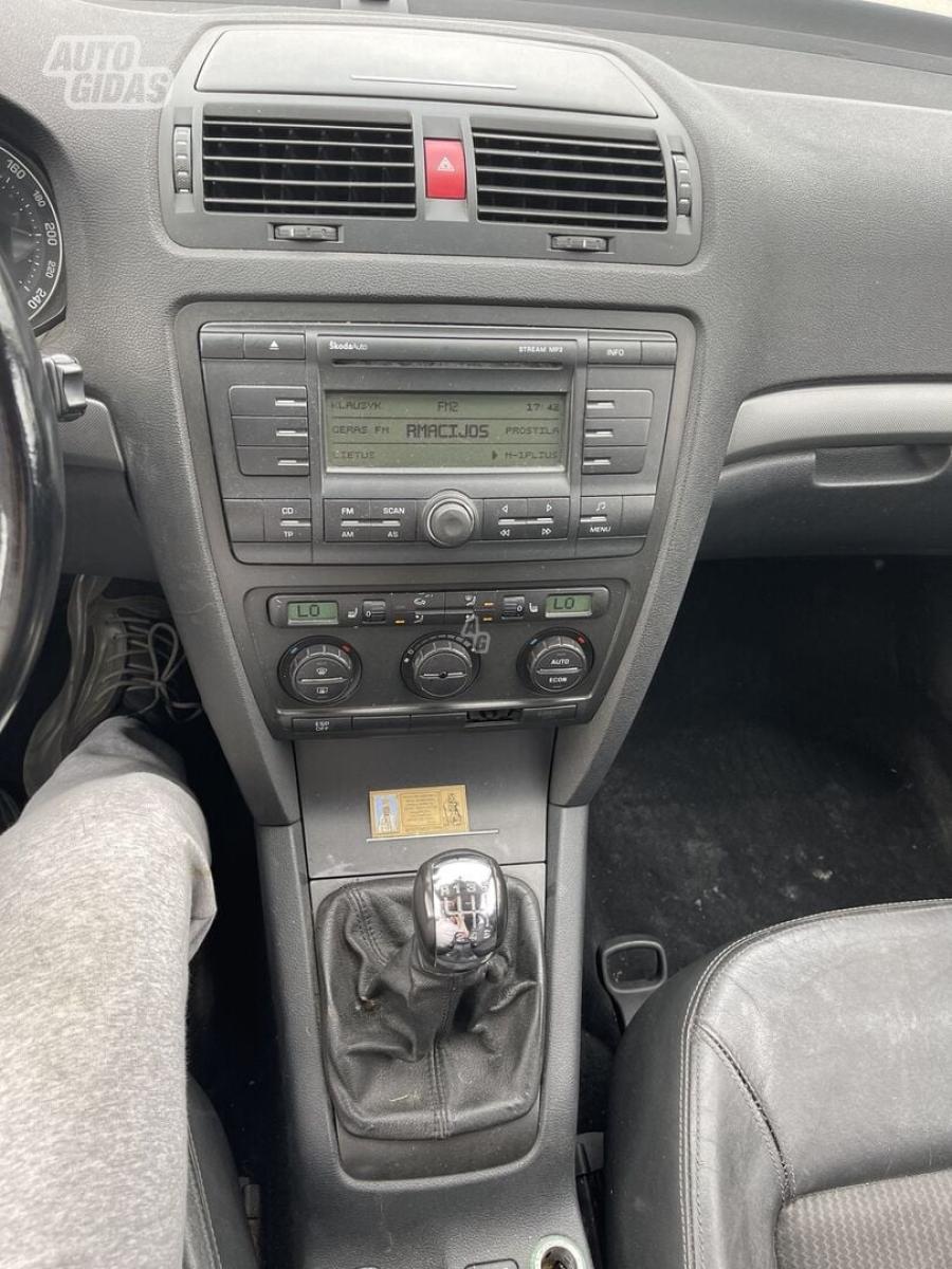 Grey Skoda Octavia 2007 in Vilnius, with an engine capacity of 2.00 L and mileage of 250 thousand km for 1700 €, photo 32 on AUTOMOTO.COM.LV