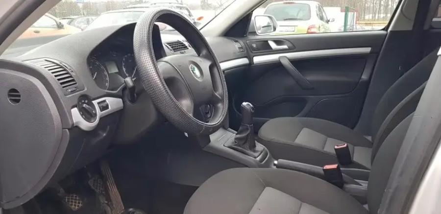 Pelēks Skoda Octavia 2007 Valmiera, ar dzinēja tilpumu 1.90 L un nobraukumu 345 tūkst. km par 1300 €, foto 11 vietnē AUTOMOTO.COM.LV