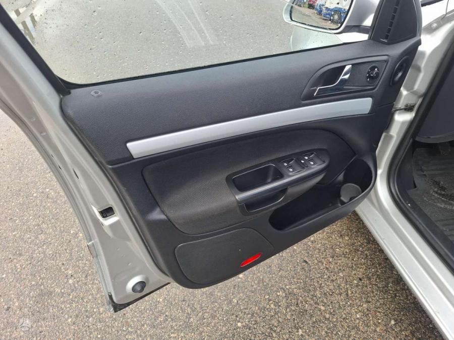 Grey Skoda Octavia 2007 in Prienai, with an engine capacity of 1.90 L and mileage of 253 thousand km for 2200 €, photo 8 on AUTOMOTO.COM.LV