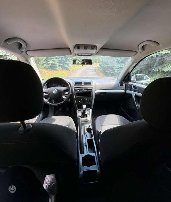 Grey Skoda Octavia 2007 in Utena, with an engine capacity of 1.90 L and mileage of 285 thousand km for 2999 €, photo 9 on AUTOMOTO.COM.LV