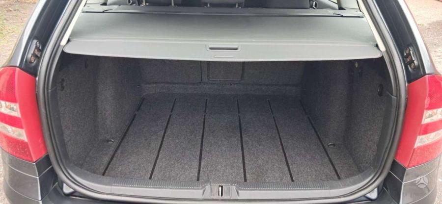 Grey Skoda Octavia 2007 in Marijampole, with an engine capacity of 1.60 L and mileage of 0 thousand km for 2499 €, photo 13 on AUTOMOTO.COM.LV