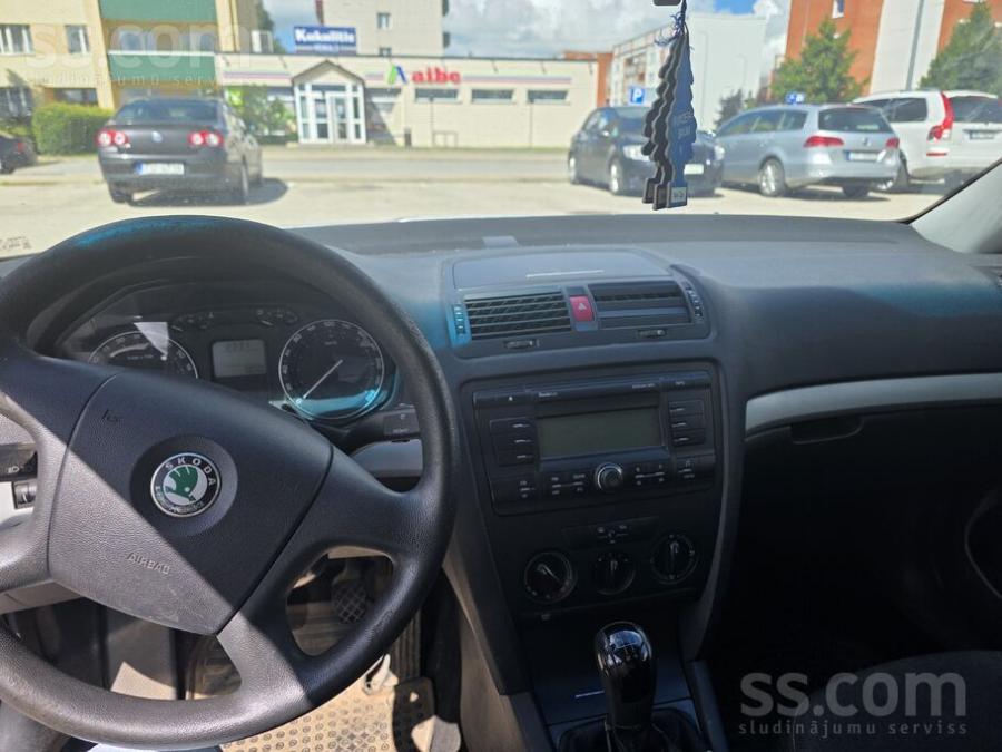 Pelēks Skoda Octavia 2007 Aizkraukle, ar dzinēja tilpumu 1.60 L un nobraukumu 238 tūkst. km par 550 €, foto 4 vietnē AUTOMOTO.COM.LV