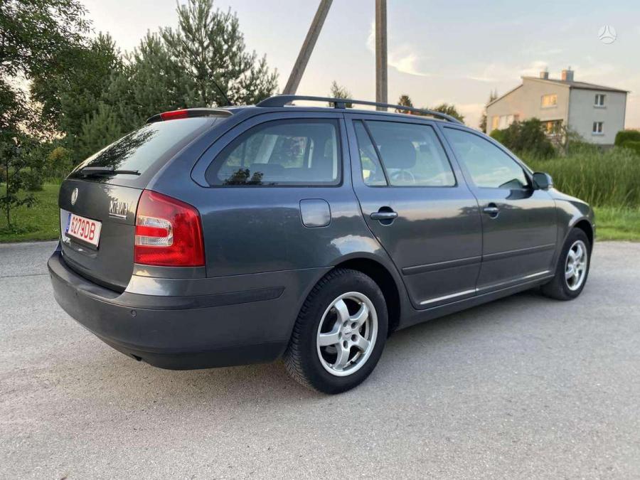 Grey Skoda Octavia 2007 in Birzai, with an engine capacity of 1.90 L and mileage of 297 thousand km for 2350 €, photo 4 on AUTOMOTO.COM.LV
