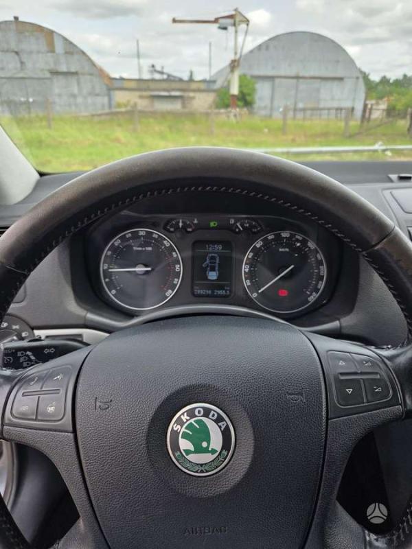 Grey Skoda Octavia 2007 in Klaipeda, with an engine capacity of 1.97 L and mileage of 280 thousand km for 1800 €, photo 6 on AUTOMOTO.COM.LV