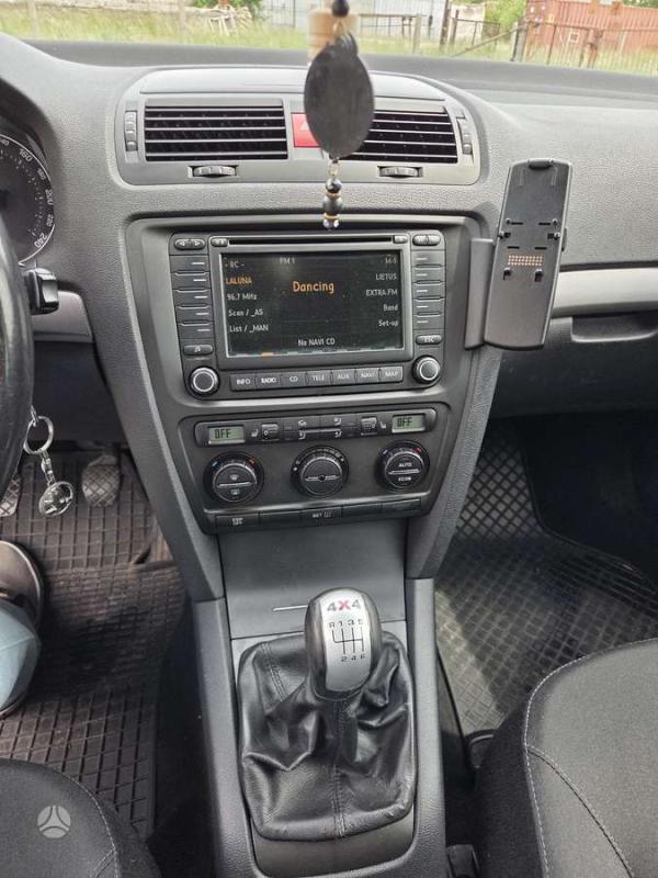 Grey Skoda Octavia 2007 in Klaipeda, with an engine capacity of 1.97 L and mileage of 280 thousand km for 1800 €, photo 7 on AUTOMOTO.COM.LV