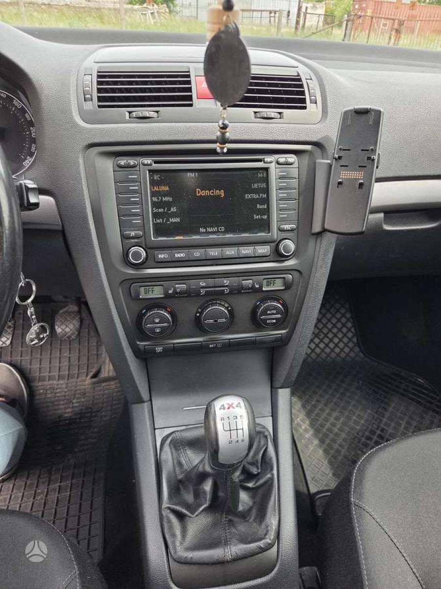 Grey Skoda Octavia 2007 in Klaipeda, with an engine capacity of 1.97 L and mileage of 280 thousand km for 1800 €, photo 8 on AUTOMOTO.COM.LV