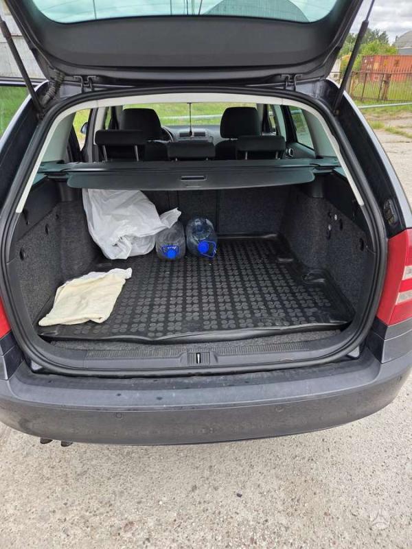 Grey Skoda Octavia 2007 in Klaipeda, with an engine capacity of 1.97 L and mileage of 280 thousand km for 1800 €, photo 9 on AUTOMOTO.COM.LV