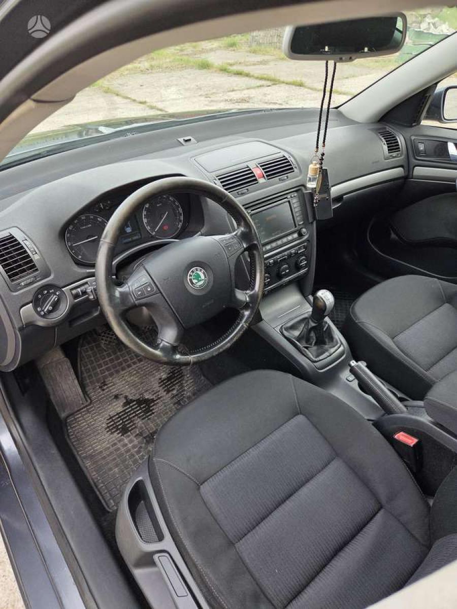 Grey Skoda Octavia 2007 in Klaipeda, with an engine capacity of 1.97 L and mileage of 280 thousand km for 1800 €, photo 11 on AUTOMOTO.COM.LV