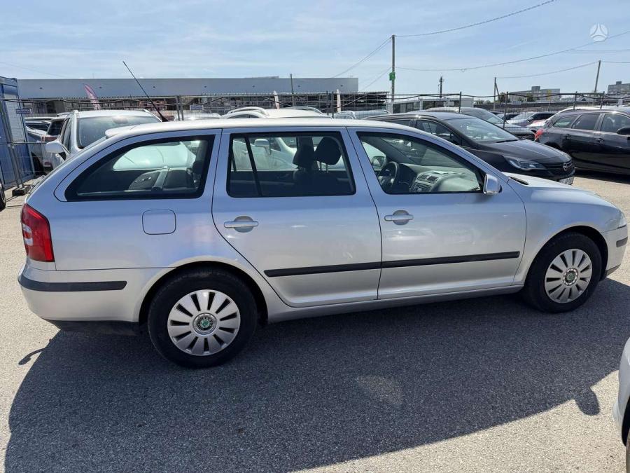Grey Skoda Octavia 2007 in Kaunas, with an engine capacity of 1.90 L and mileage of 287 thousand km for 2250 €, photo 6 on AUTOMOTO.COM.LV