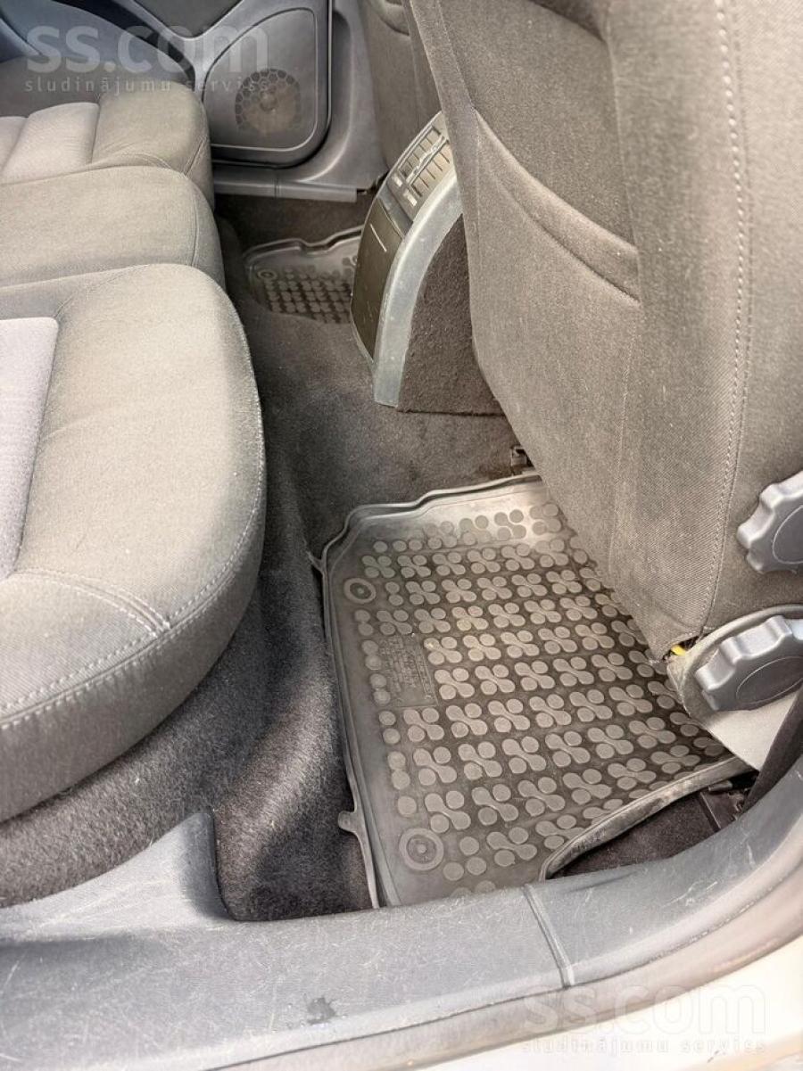 Grey Skoda Octavia 2007 in Cesis, with an engine capacity of 2.00 L and mileage of 315 thousand km for 3100 €, photo 7 on AUTOMOTO.COM.LV