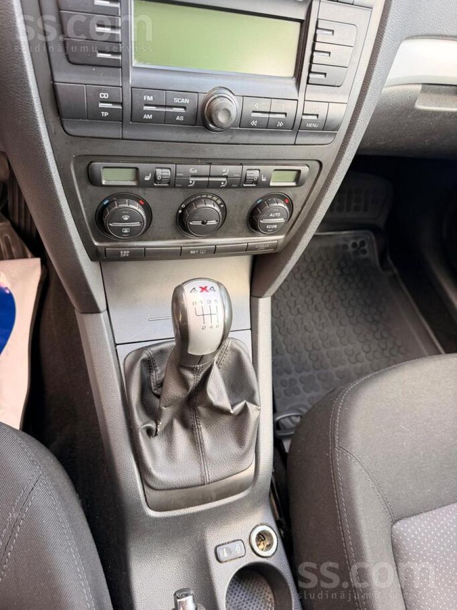 Grey Skoda Octavia 2007 in Cesis, with an engine capacity of 2.00 L and mileage of 315 thousand km for 3100 €, photo 13 on AUTOMOTO.COM.LV