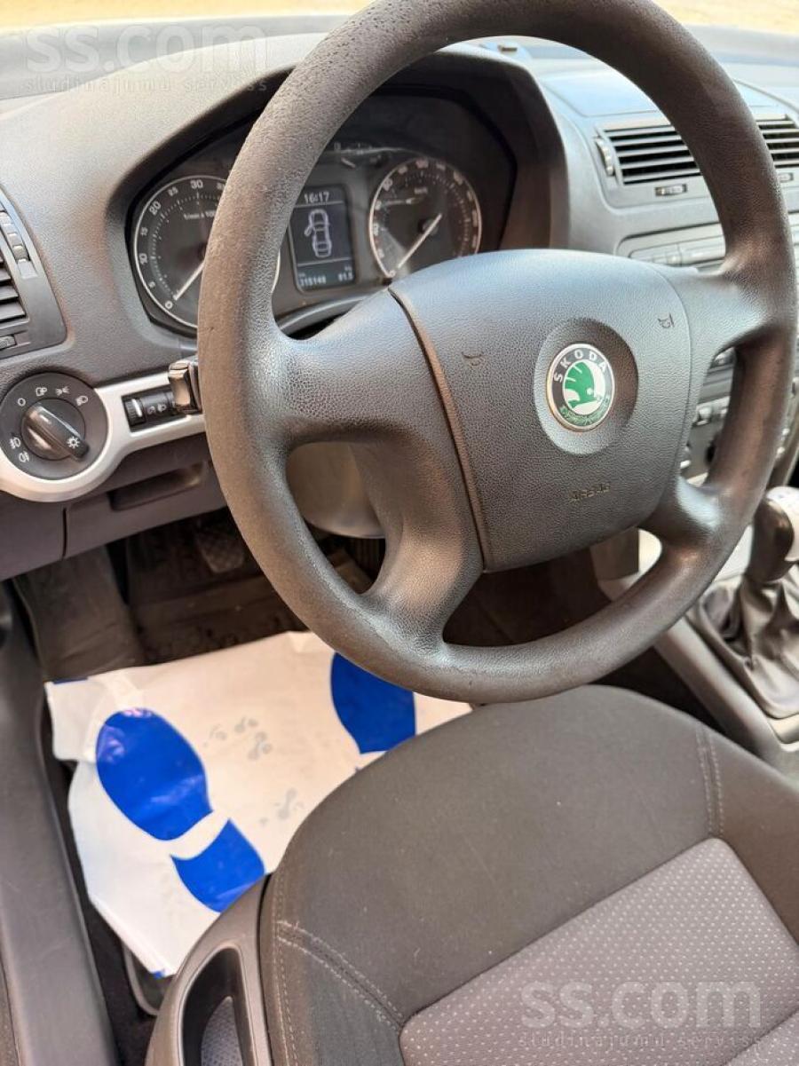 Grey Skoda Octavia 2007 in Cesis, with an engine capacity of 2.00 L and mileage of 315 thousand km for 3100 €, photo 16 on AUTOMOTO.COM.LV