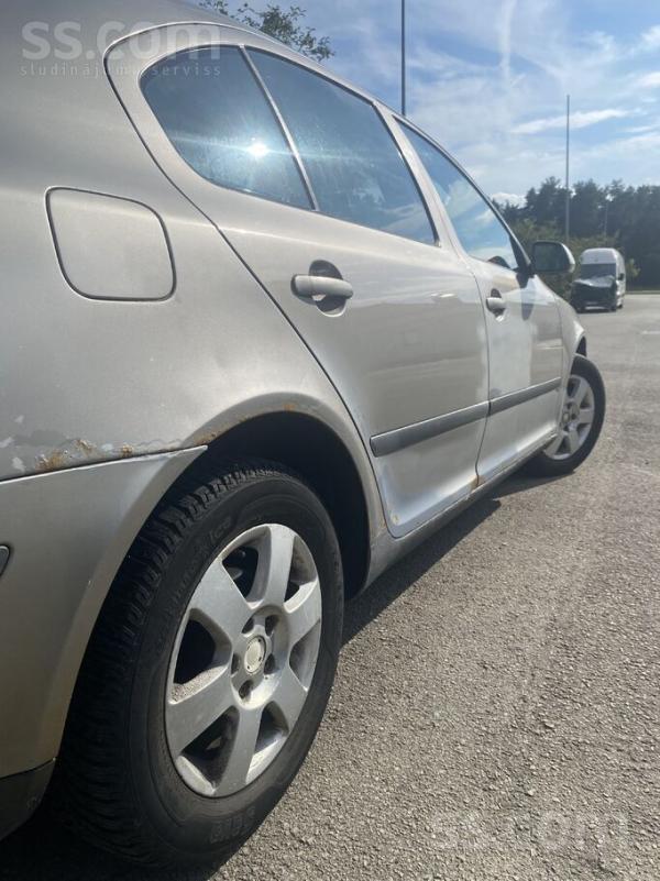 Skoda Octavia 2007 Rīga vietnē Pelēks Skoda Octavia 2007 Rīga, ar dzinēja tilpumu 2.00 L un nobraukumu 350 tūkst. km par 1000 €, foto 8 vietnē AUTOMOTO.COM.LV