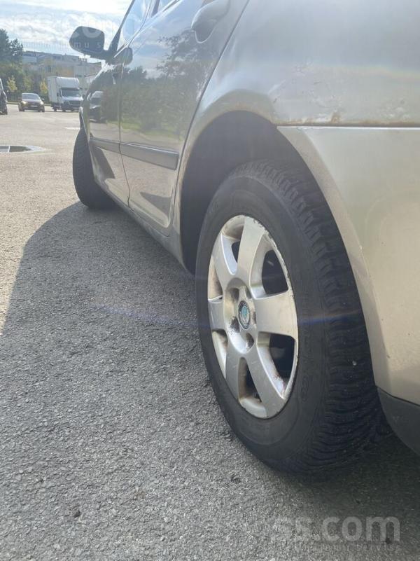 Skoda Octavia 2007 Rīga vietnē Pelēks Skoda Octavia 2007 Rīga, ar dzinēja tilpumu 2.00 L un nobraukumu 350 tūkst. km par 1000 €, foto 9 vietnē AUTOMOTO.COM.LV